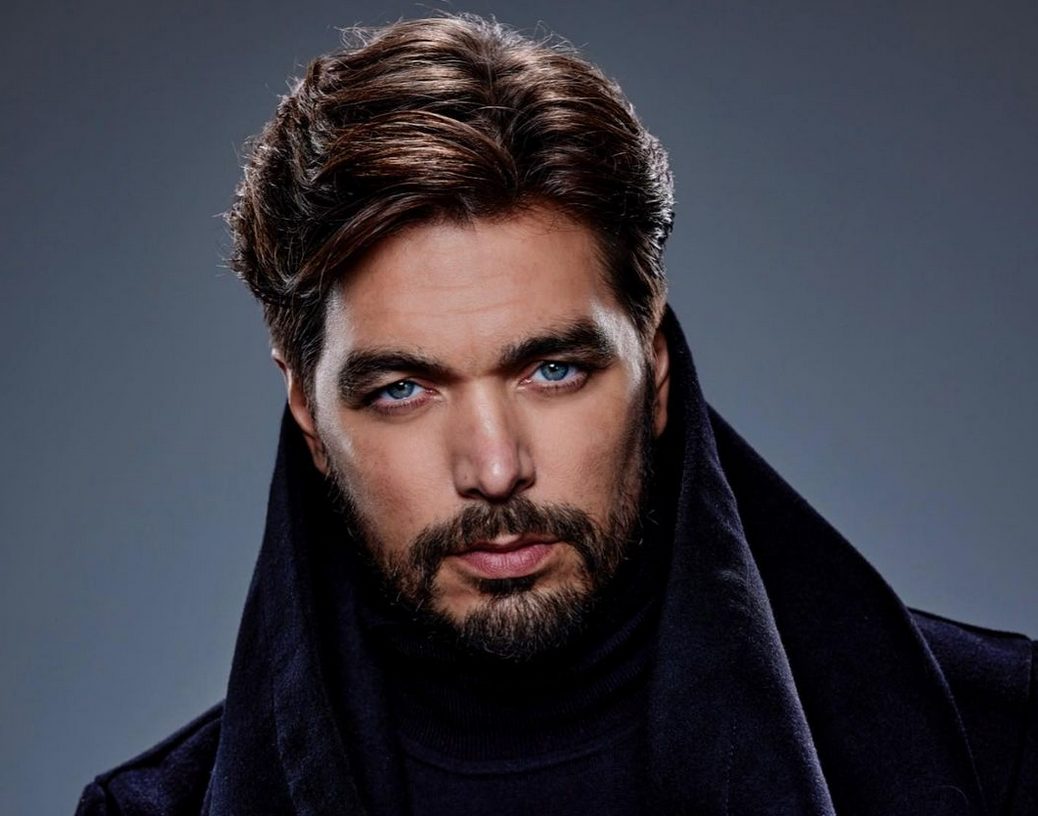 Zanger Waylon maakt zich belachelijk met verhaal over demonen in zijn ...