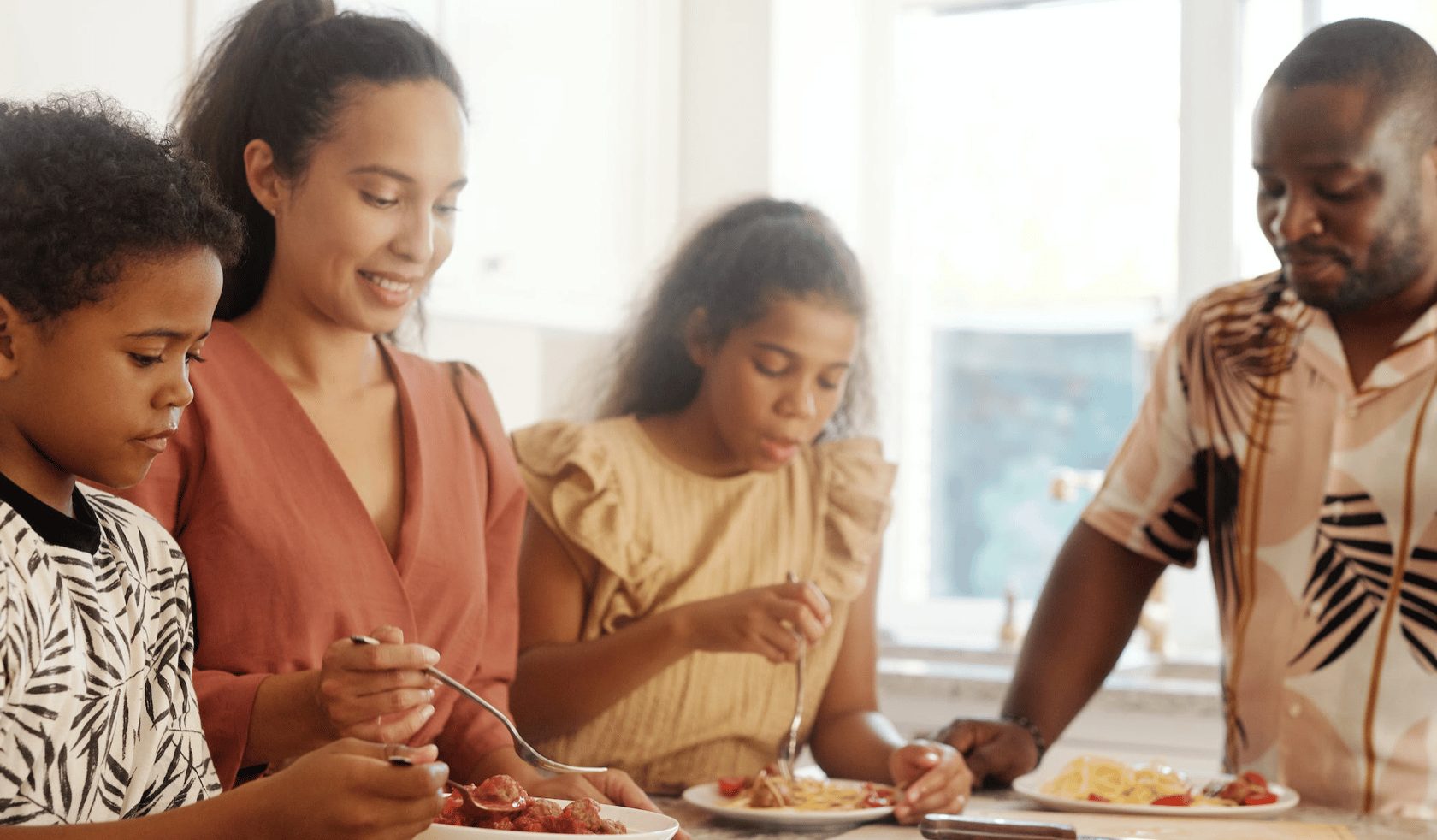 Surinaamse familie dankbaar voor leven in Nederland: 'Gelukkig kozen ...