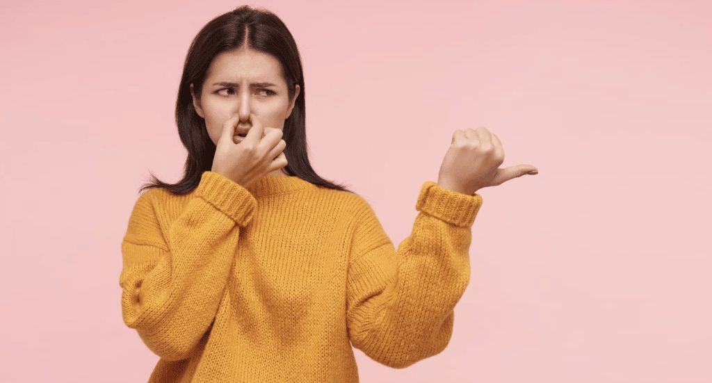 Als je collega niet fris ruikt kan je dat liever direct en eerlijk ...